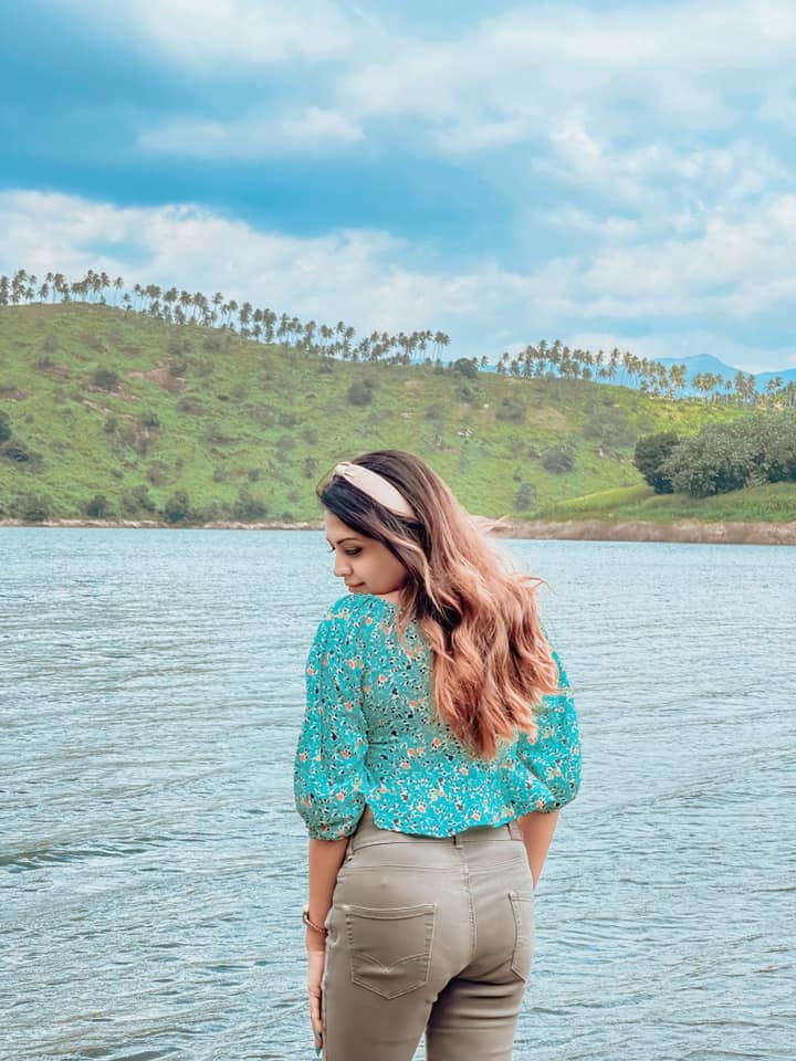 හරියට සිතුවමක් වගේ ! සොබාදහමත් එක්ක මුහුවෙලා, නිදහස විඳින සුන්දර ...