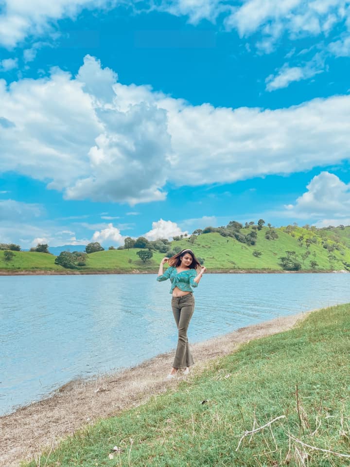හරියට සිතුවමක් වගේ ! සොබාදහමත් එක්ක මුහුවෙලා, නිදහස විඳින සුන්දර ...