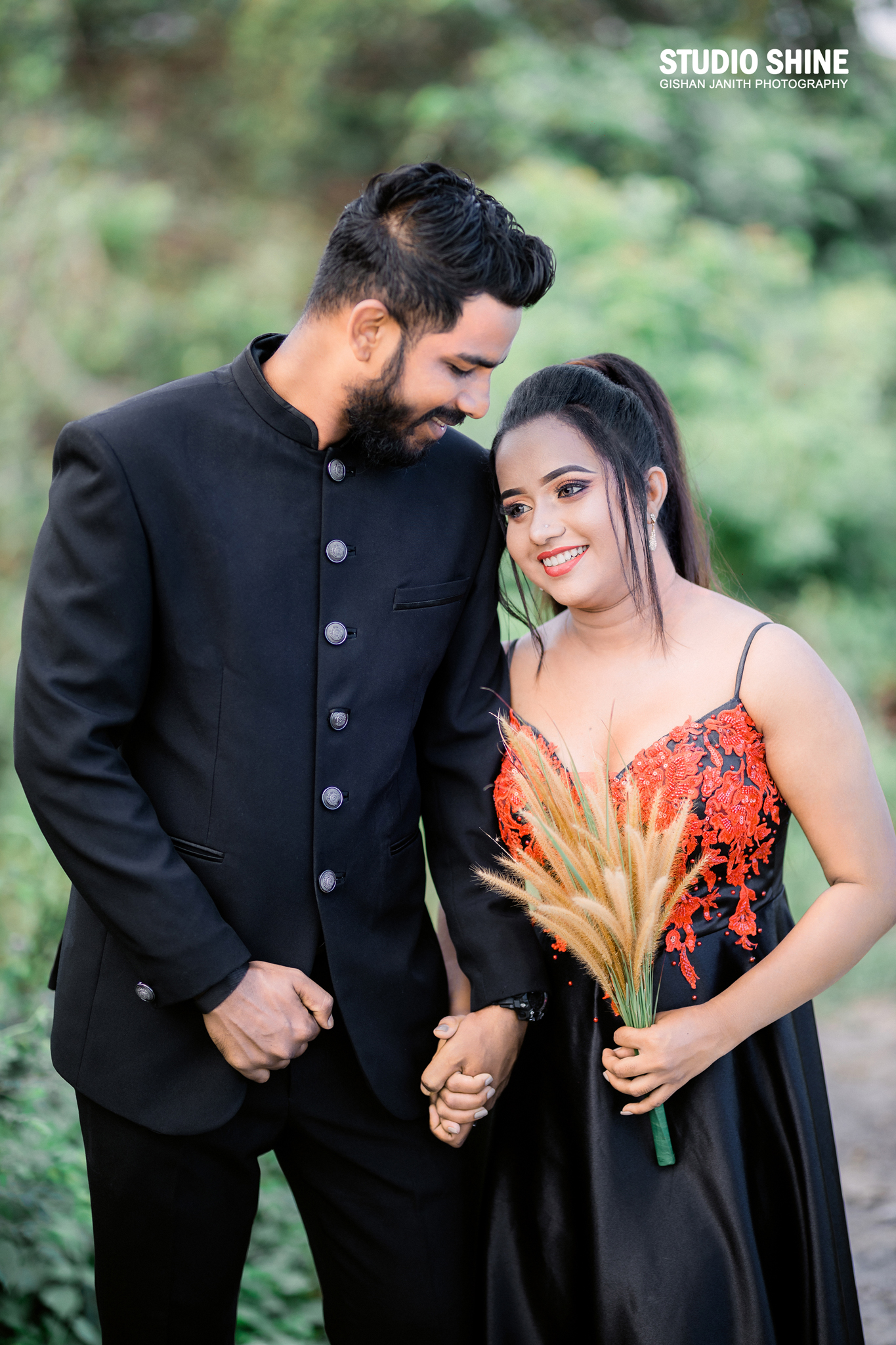 "තෙරුවන් සරණයි" කියලා කසාදෙට අත්සන් කරලා බුකියේ හැමෝම කතා කරපු කපල් එක ...