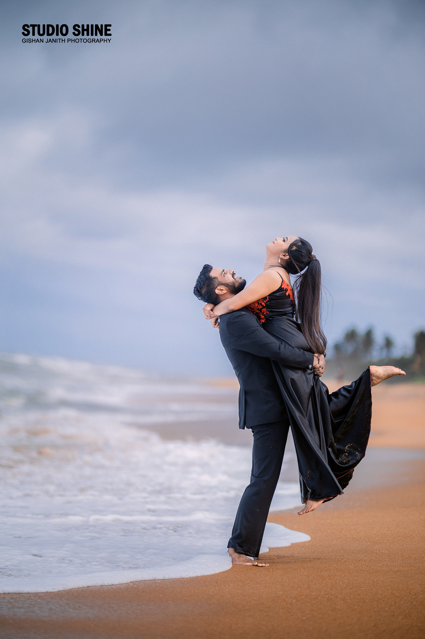 "තෙරුවන් සරණයි" කියලා කසාදෙට අත්සන් කරලා බුකියේ හැමෝම කතා කරපු කපල් එක ...