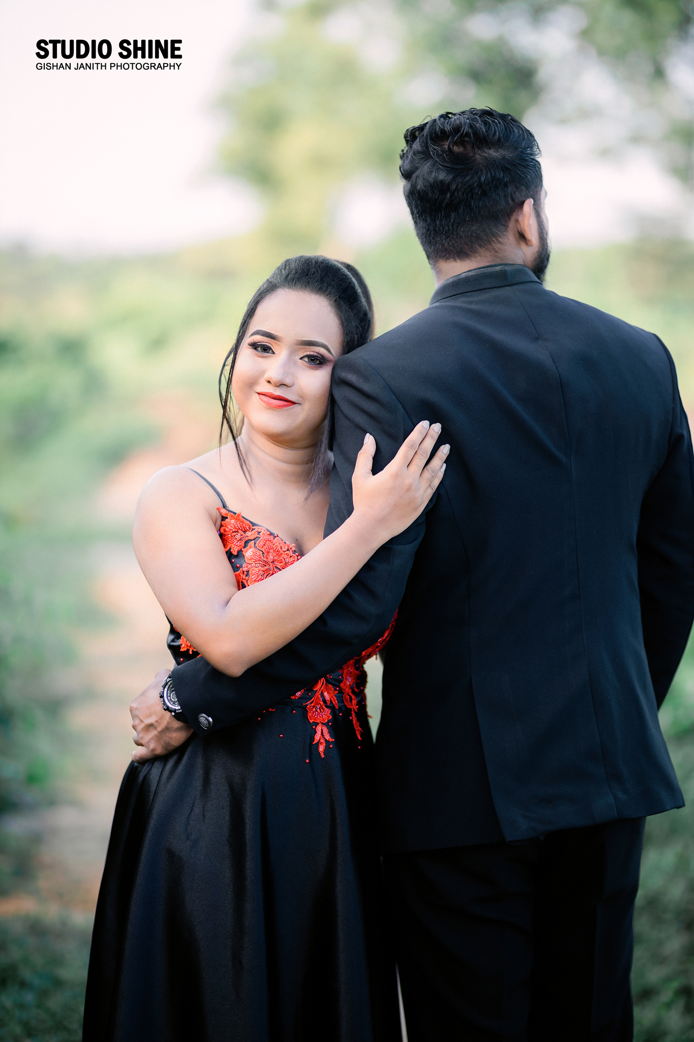 "තෙරුවන් සරණයි" කියලා කසාදෙට අත්සන් කරලා බුකියේ හැමෝම කතා කරපු කපල් එක ...