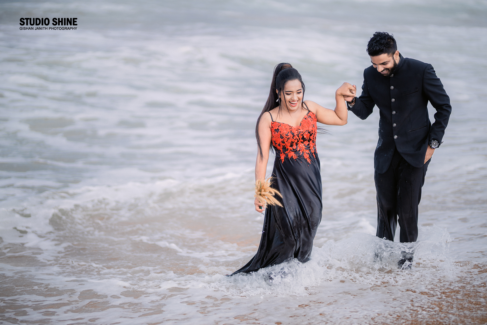 "තෙරුවන් සරණයි" කියලා කසාදෙට අත්සන් කරලා බුකියේ හැමෝම කතා කරපු කපල් එක ...