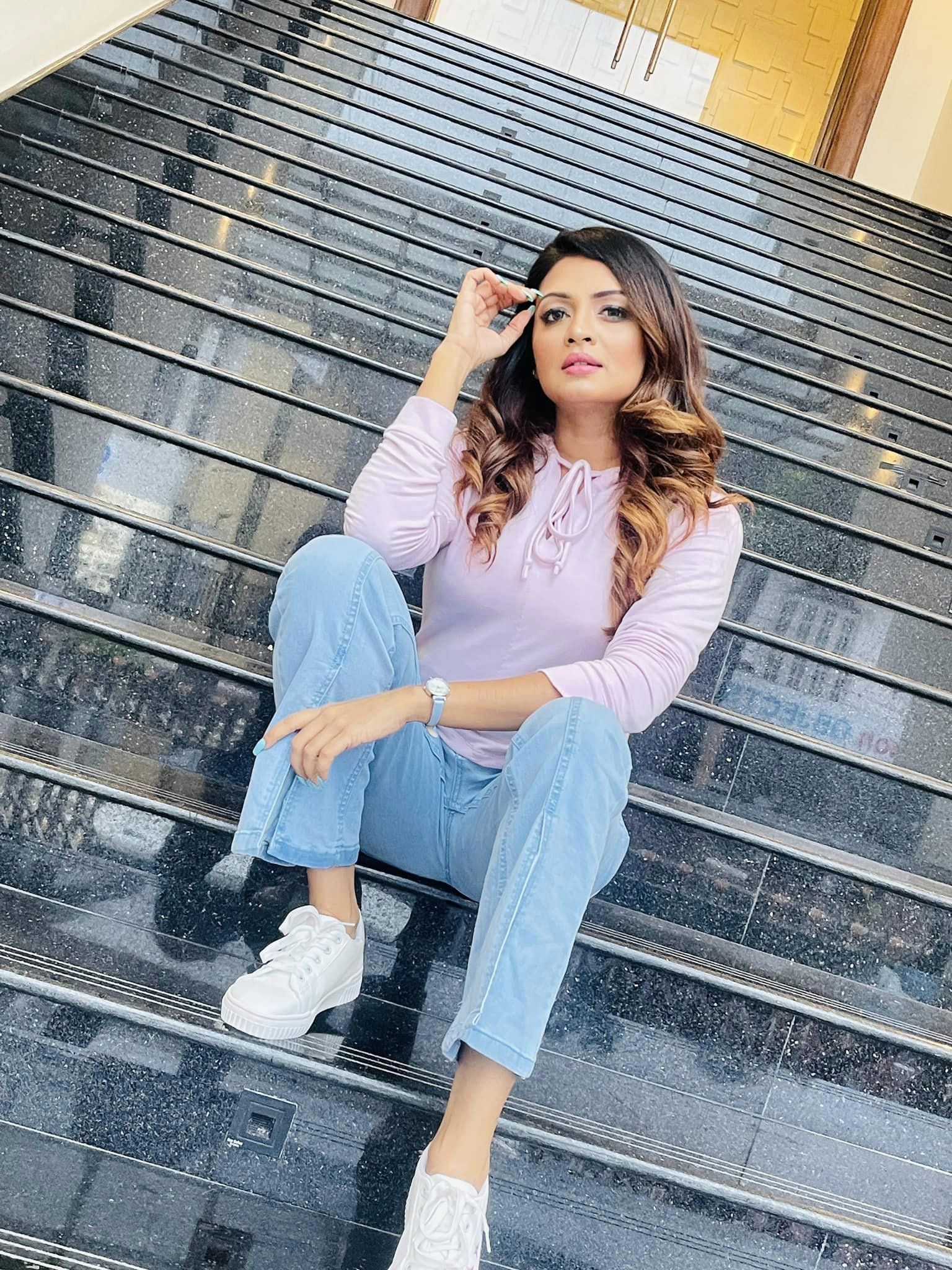 එයා එන්න එන්නම ලස්සන වෙනවා.... ජනප්‍රිය නිළි රුක්ෂානා දිසානායකගේ අලුත්ම ...