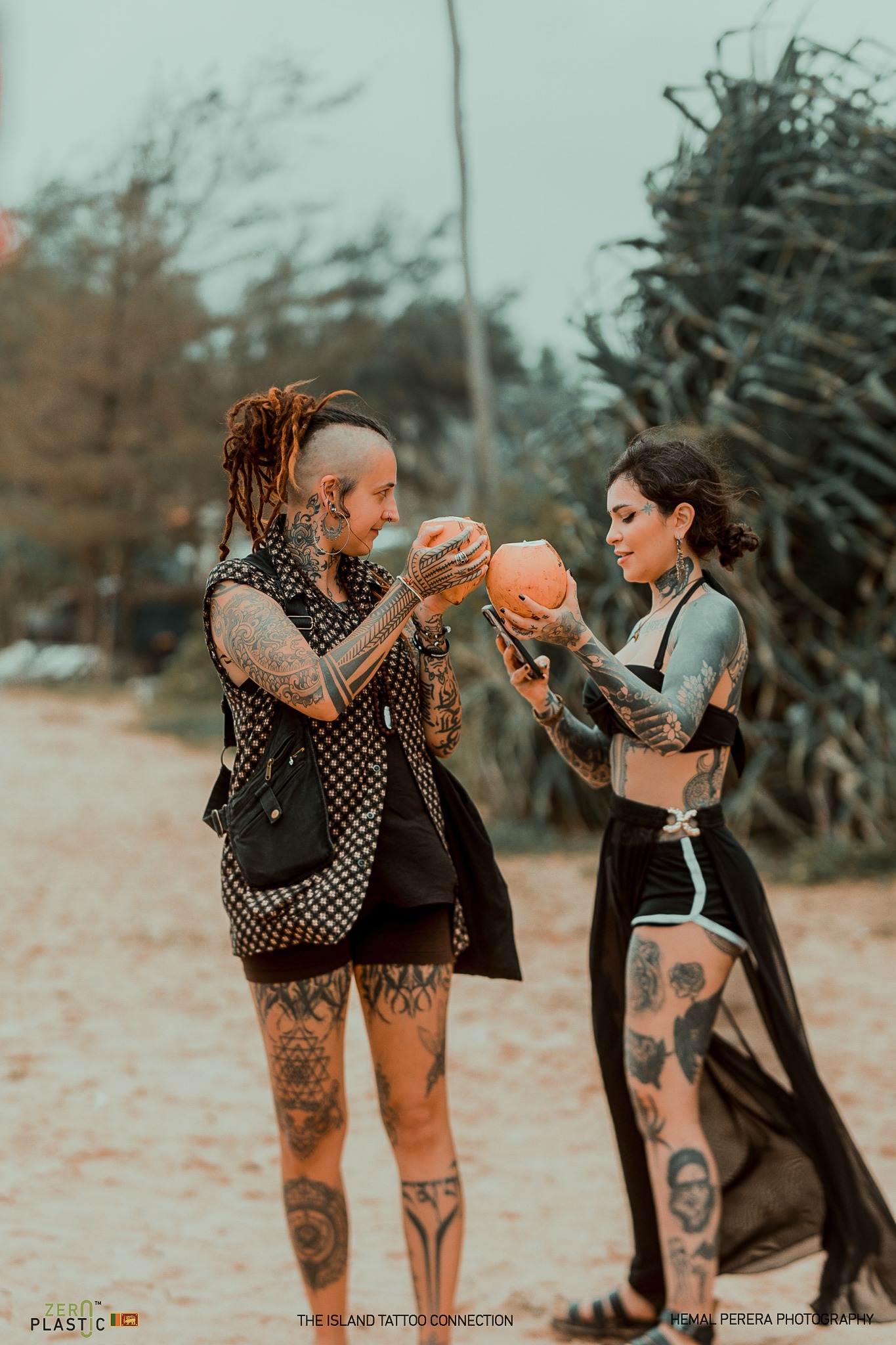 ලෝකේ පුරා ඉන්න Tattoo Artistලා ඇවිල්ලා අහංගමදී වෙරළට කරපු දේ... ඡායාරූප ...