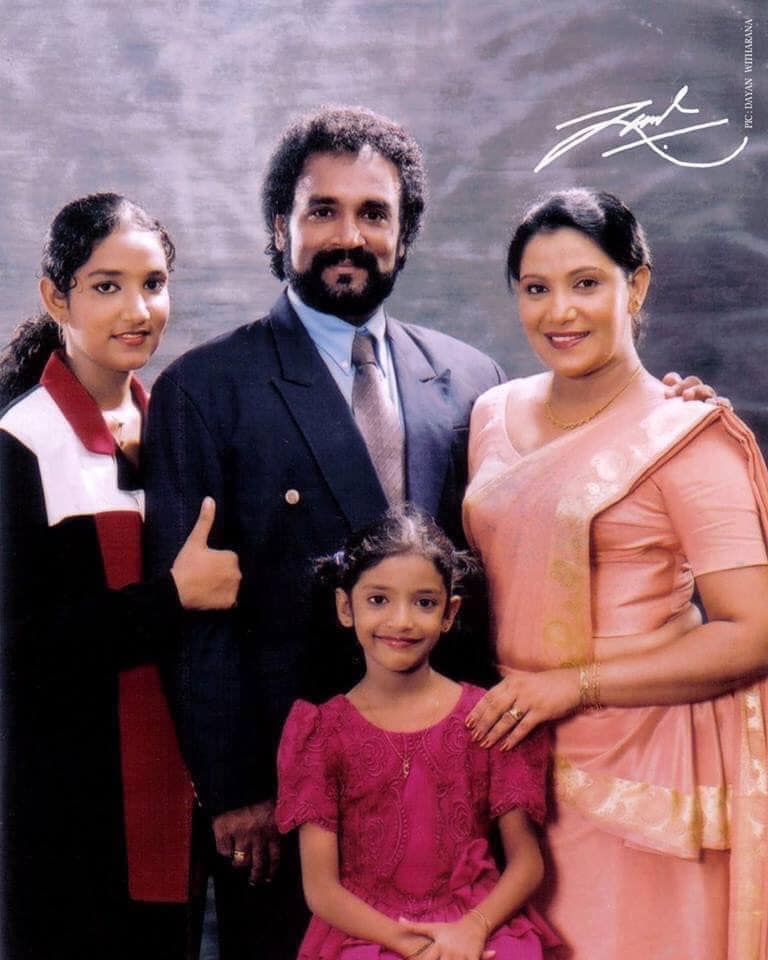 "වේදිකාව, සිනමාව සහ පුංචි තිරයේ කුසලතා පෑ, ජනප්‍රිය නළුවන් අතළොස්සෙන් ...