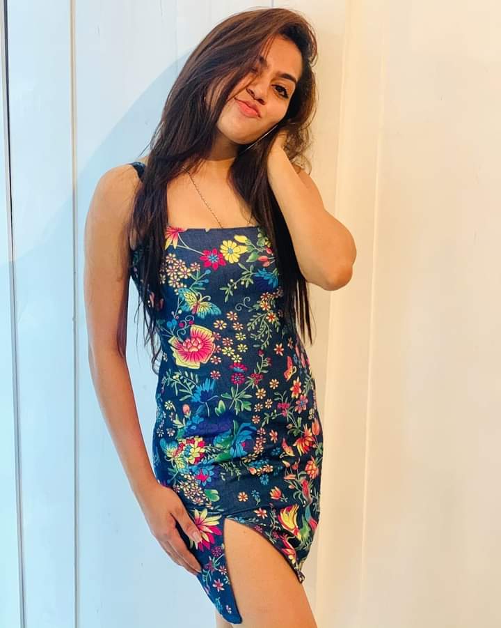 "මුලින්ම කොල්ලෙක් ආදරෙයි කිව්වේ ඉස්කෝලේ 7 වසරෙදි" පළමු ආදරය ගැන කියන ජනප්‍රිය නිළි සචිනි ...