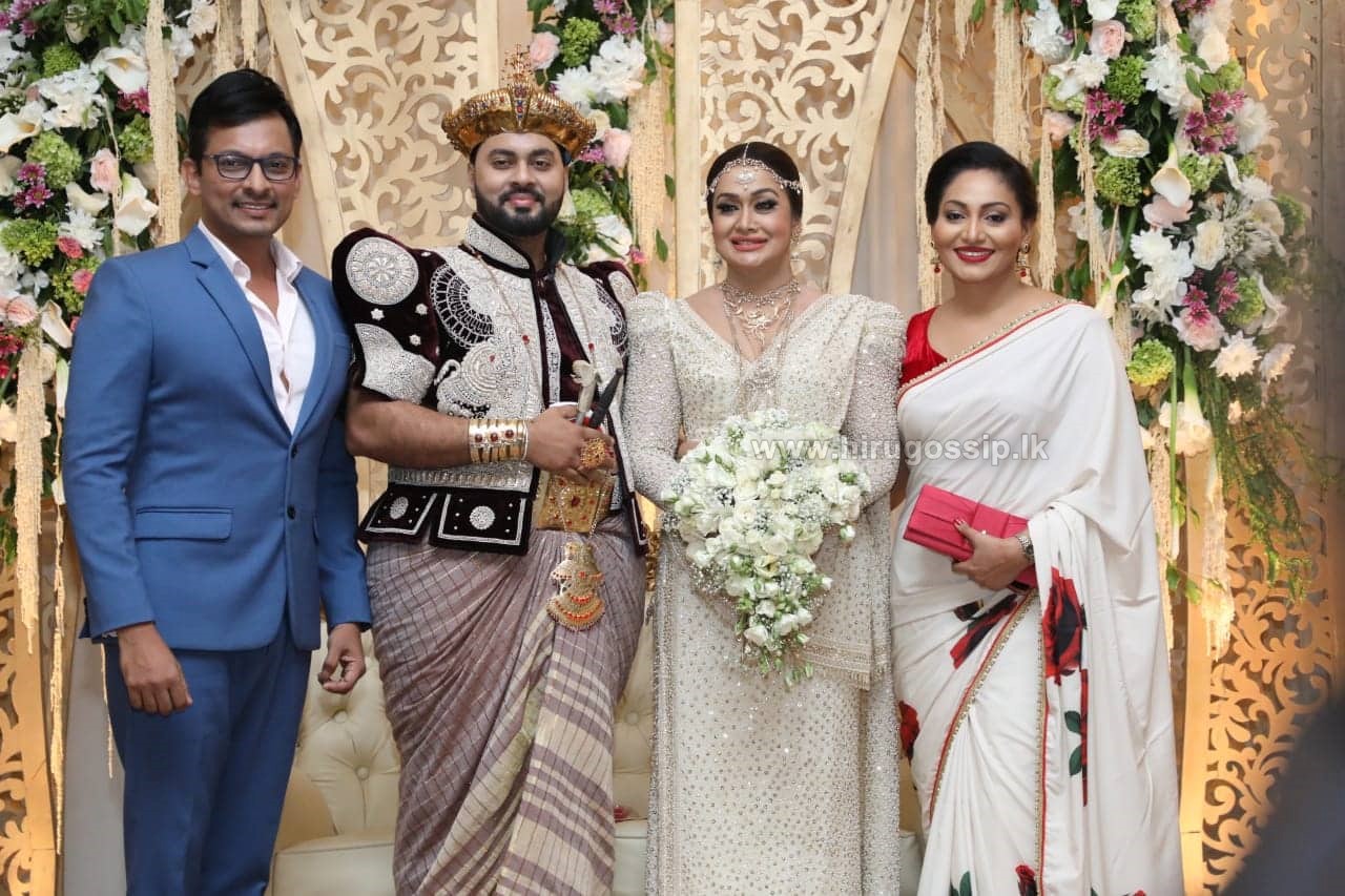 අඳුරන අයත් ඉන්නවද බලන්න...?” - හිටපු අගමැති මහින්දත් ඇවිත් ගිය, අනුෂා ...