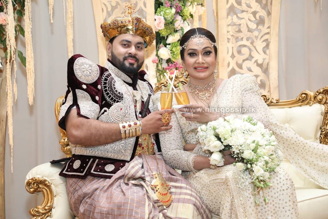 අඳුරන අයත් ඉන්නවද බලන්න...?” - හිටපු අගමැති මහින්දත් ඇවිත් ගිය, අනුෂා ...