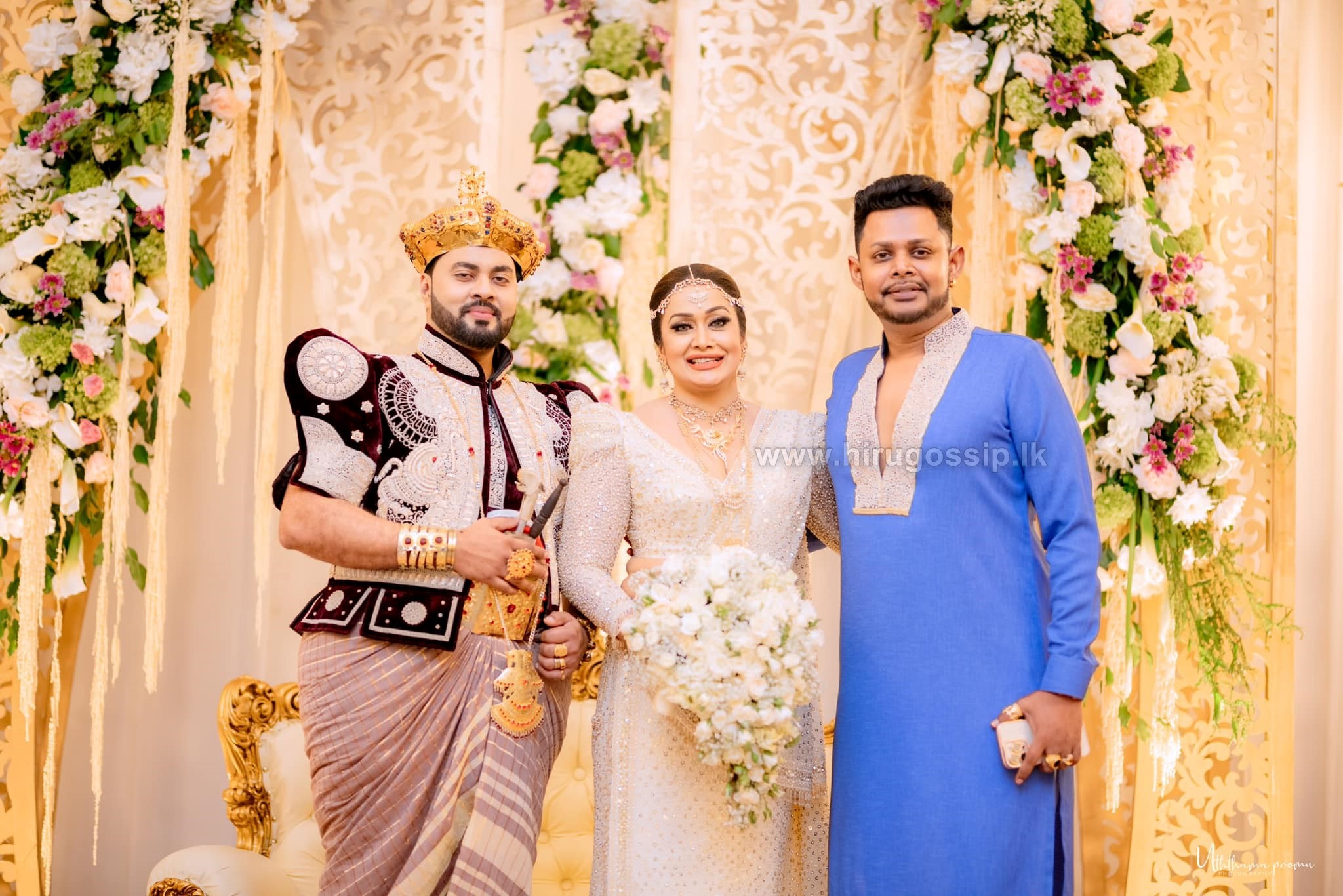 ඔයා කවදහරි මම බඳිද්දි මාව අන්දන්න හරිද ? ෆීල්ඩ් එකේ ලාබෙට විකිණෙන මල් ...