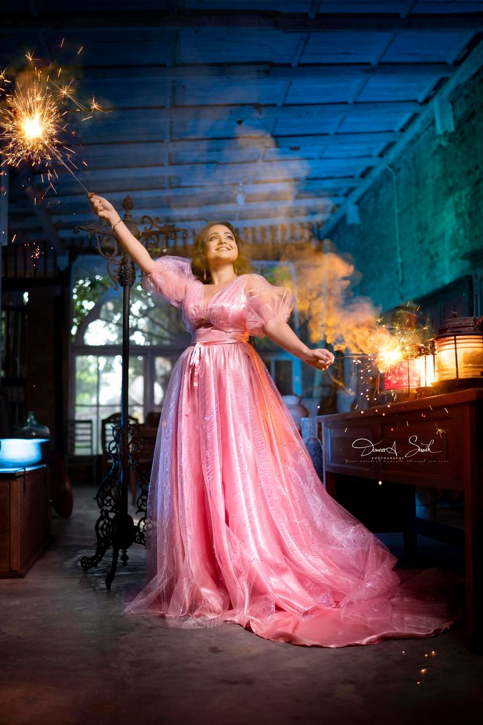 රෝසපාට බෝනික්කි ! ජනප්‍රිය නිළි ආශා එදිරිසිංහ, උපන්දිනය සමරමින් කළ ...