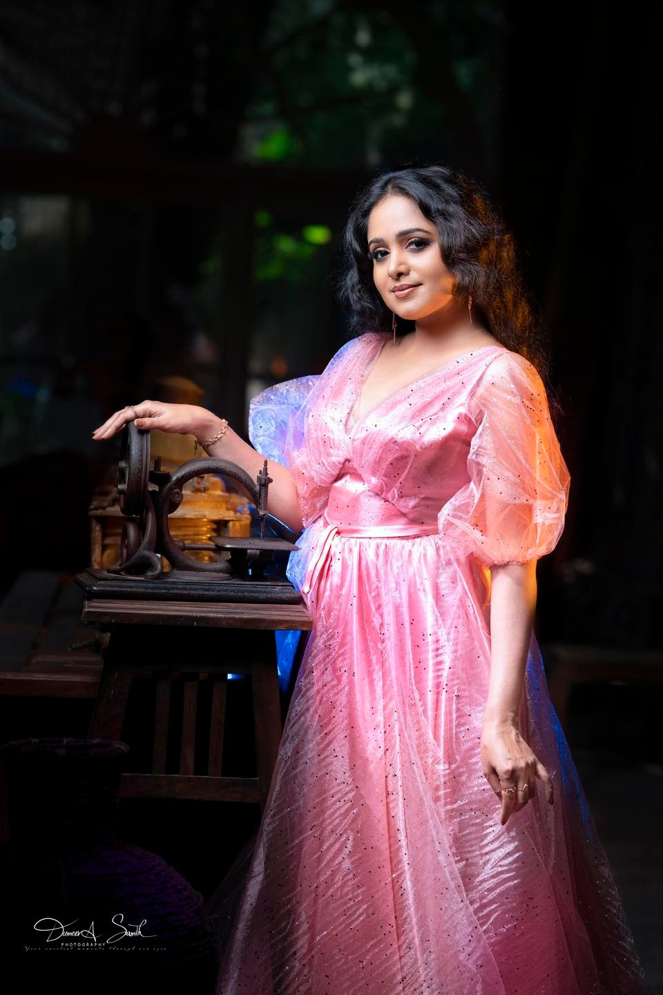 රෝසපාට බෝනික්කි ! ජනප්‍රිය නිළි ආශා එදිරිසිංහ, උපන්දිනය සමරමින් කළ ...