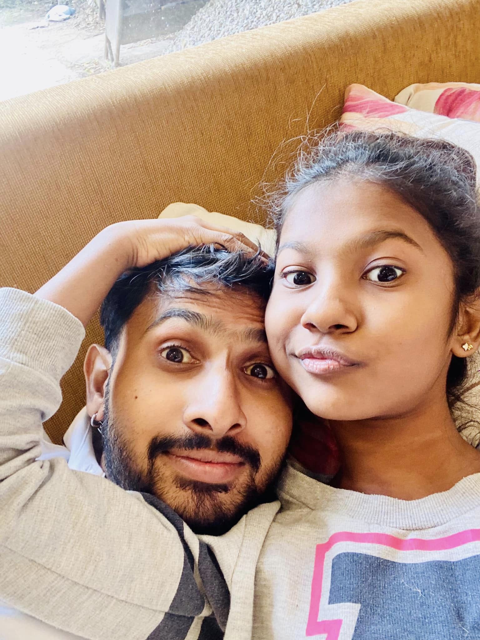 "මගේ ලේවලට උපරිම වටිනාකමක් දුන්නෙත් ඔයා... කොටින්ම මගේ හැම දෙයක්ම ඔයා...." චූටි දූගේ උපන්දිනය ...