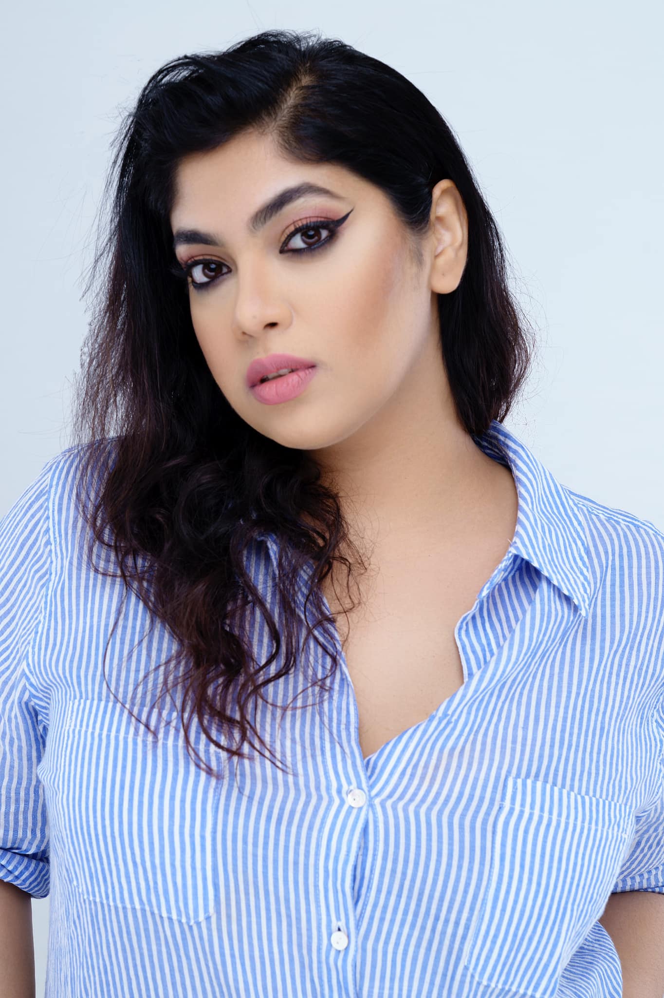 "ලේසියෙන් ලැබෙන දේවල් පස්සේ දුවන්න එපා" "ඒ දේවල් හරි ලේසියෙන්ම නැති වෙනවා" රයිනිට ලේසියෙන් නැති ...