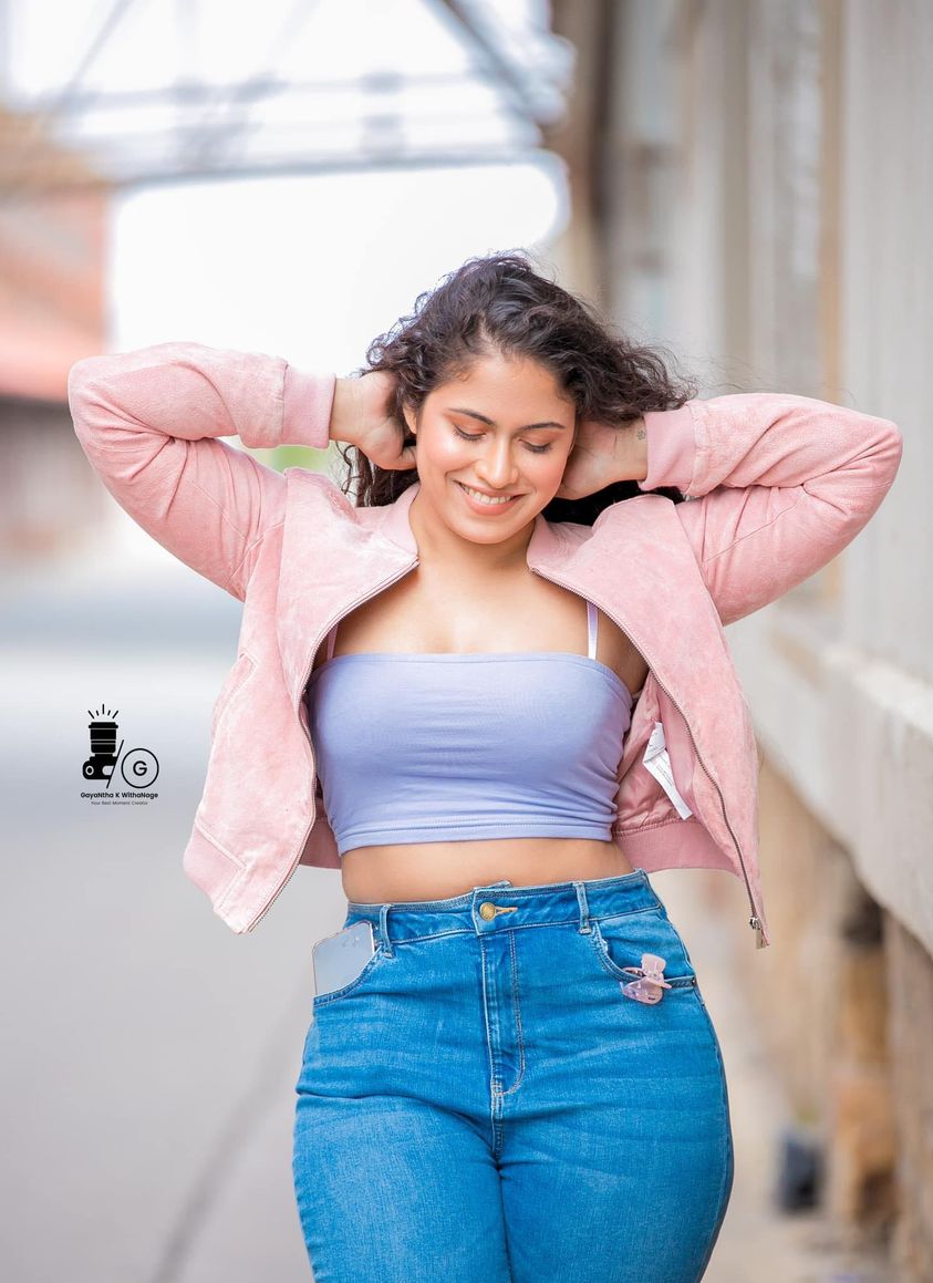කොල්ලනේ දෙපාරක් නම් බලන්න එපා ! වශී වෙනවා සත්තයි.... ලංකාවේ කොල්ලන්ගෙ ...