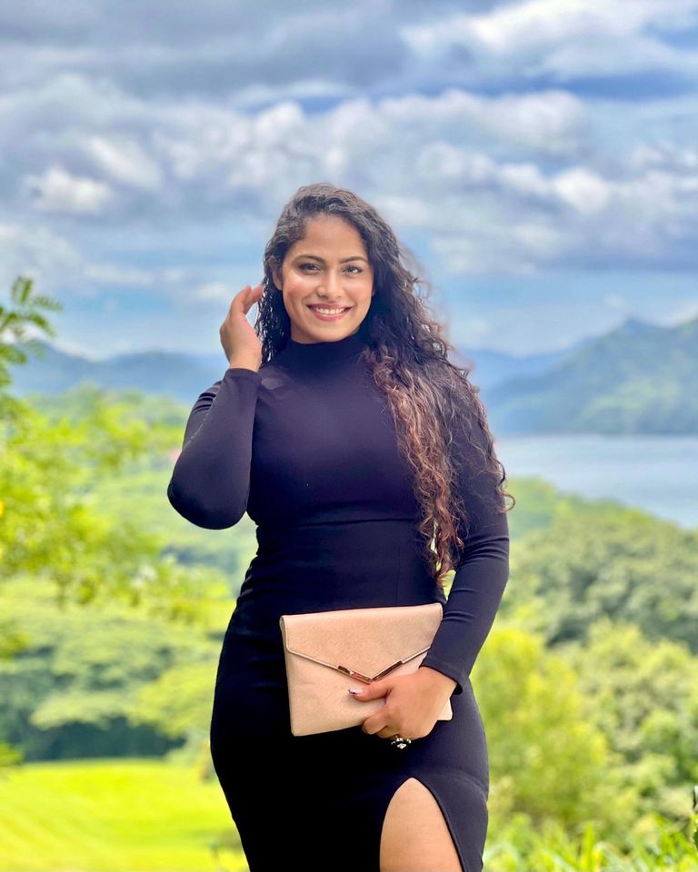 "සුබ උපන්දිනයක් මගේ පුංචි රොක්ස්ටාර්...." කවුරුත් ආදරේ කරන සඳනිගේ ...