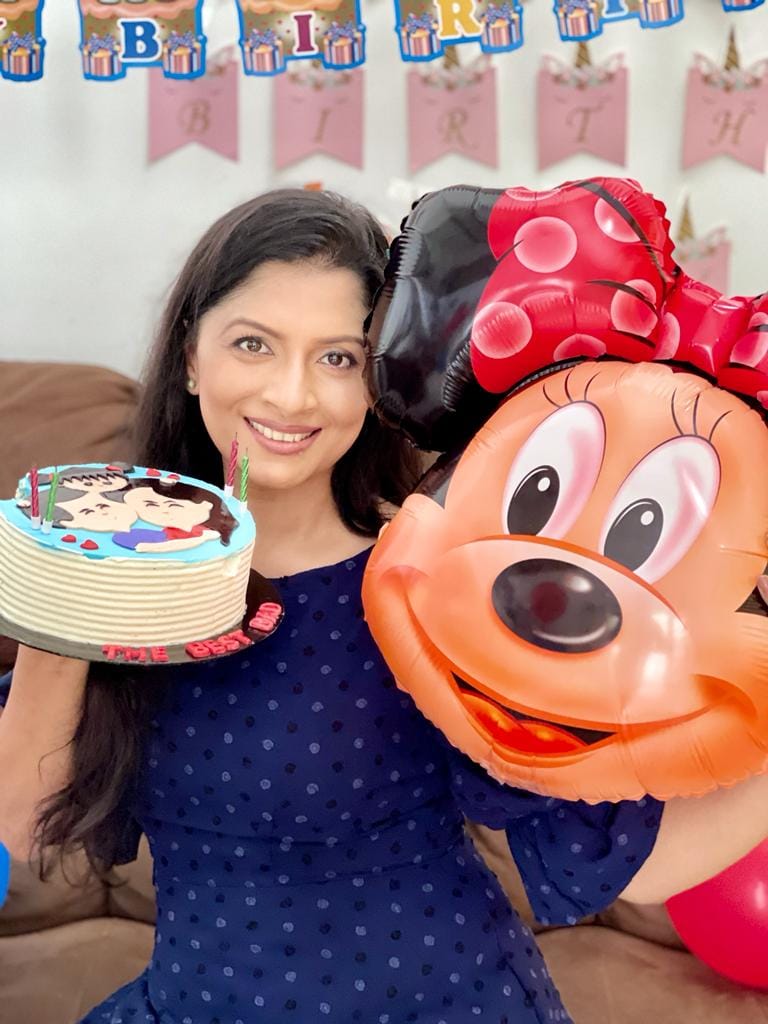 ඉෂාරාගේ ආදරණීය සැමියා අනුර, හුරතල් දෝණිත් එක්ක සැමරූ... ලස්සනම උපන්දින සාදය - Photos - Ishara ...