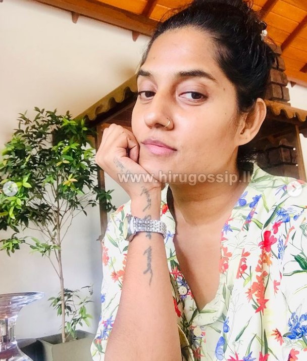 මම නැති තැන තාලෙට බනින් එපා..” - හැමෝම හෙව්ව, සුරූපී නිළි මැණික් ...