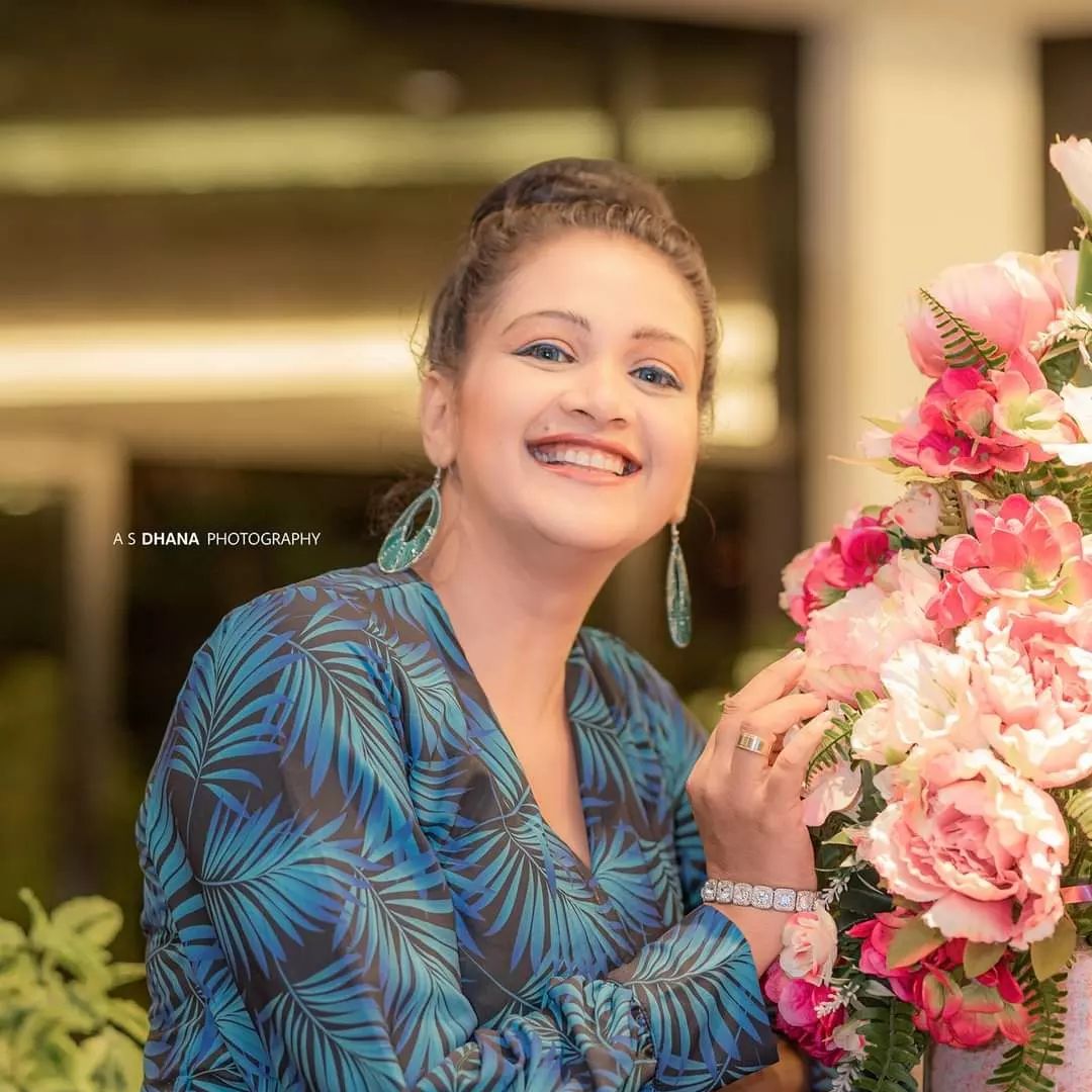 "ඔබගේ මුළු ජීවිතයම රණ්ඩු සරුවල්වලින් වැළකී, සෑම කෙනෙකුටම ආදරයෙන් ...