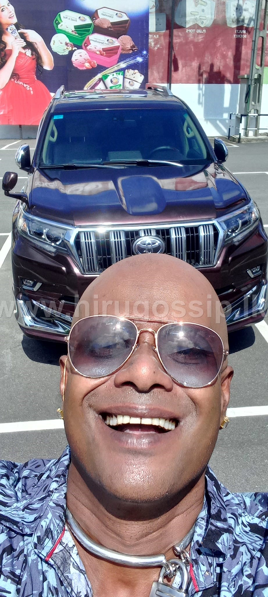 මගේ රත්තරන් යාලුවනේ... අලුත් වන්ඩියක් බැස්සුවා..” - දැක්කත් පිස්සු ...