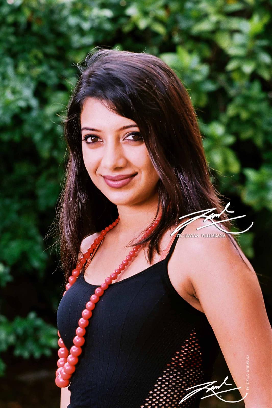 අඳුරගන්න පුළුවන්ද බලන්න... ජනප්‍රිය රංගන ශිල්පිනි සචිනි අයේන්ද්‍රා, එදා සහ අද - Photos - Sachini ...