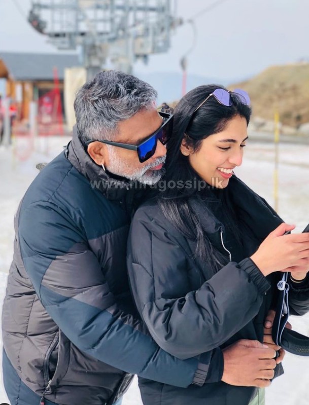 ආව් ආව් !! දැක්කද ඒක ඔයාලා..” - දිවිතුරා හි අගස්ති, ගායක හෙක්ටර් ඩයස් ට ...