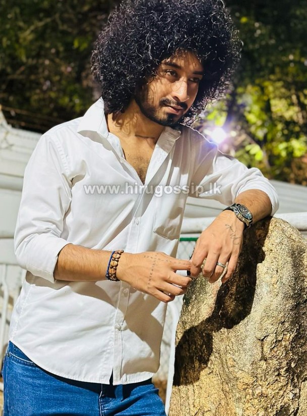 ඔව් මම ආදරවන්තයෙක්.. අන්තිමට සල්ලි නැතුව ඒ නරක් වෙච්ච බත් එකම කෑවා ...