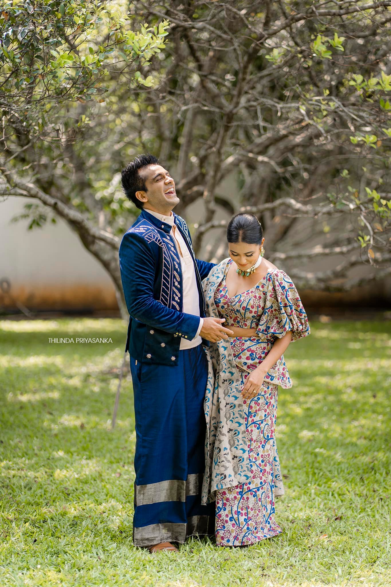 "එරබදු මල් පිපිලා දැක්කම හරි ආසයි... යළි අවුරුදු ඇවිදින් රටටම සිරියාවයි ...
