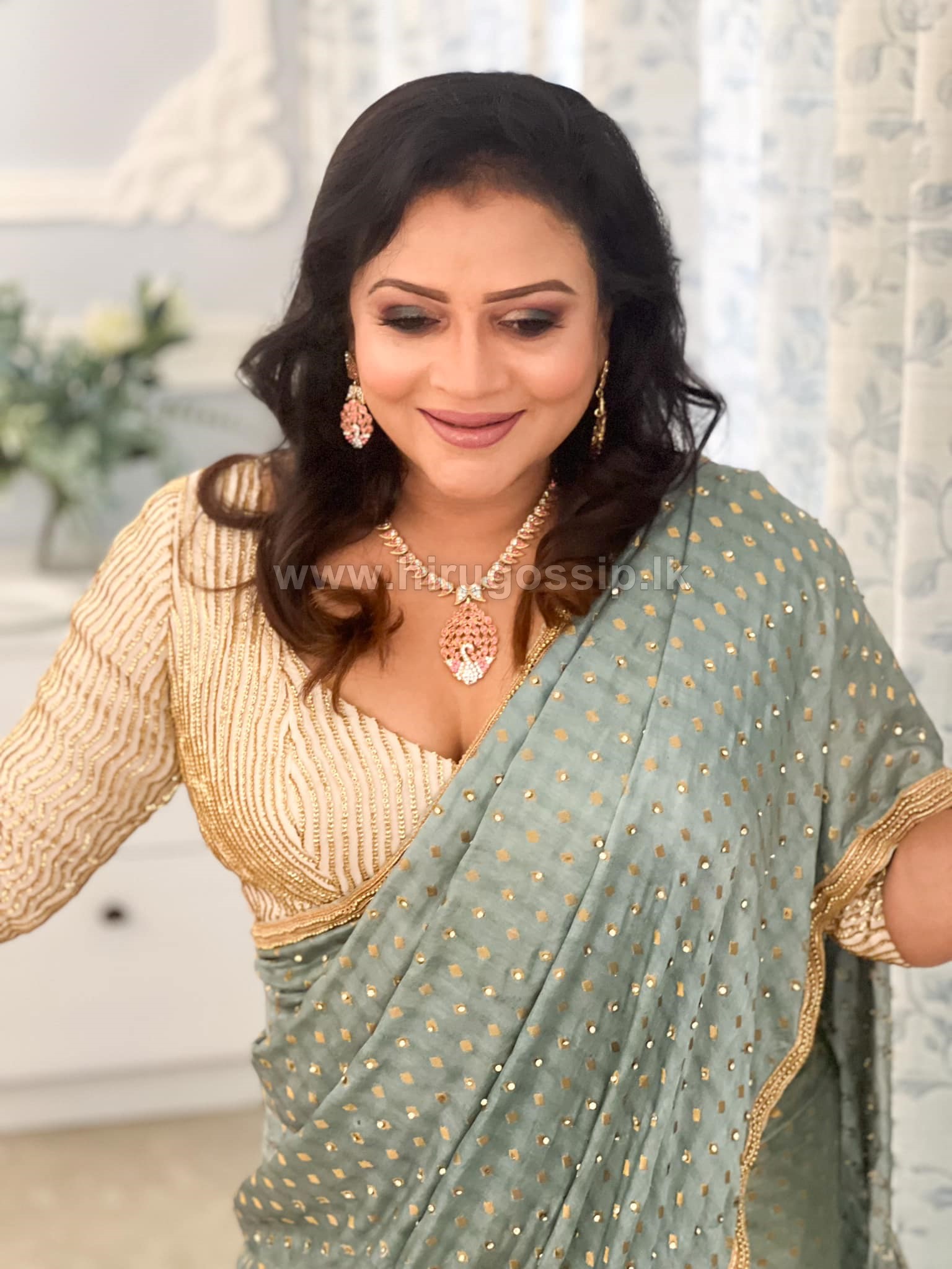 ඒ වගේ දෙයක් කිවුවොත් මගෙන් පිටවෙන වචන දරුණුයි.. ඇඳෙන් බහින්න ...