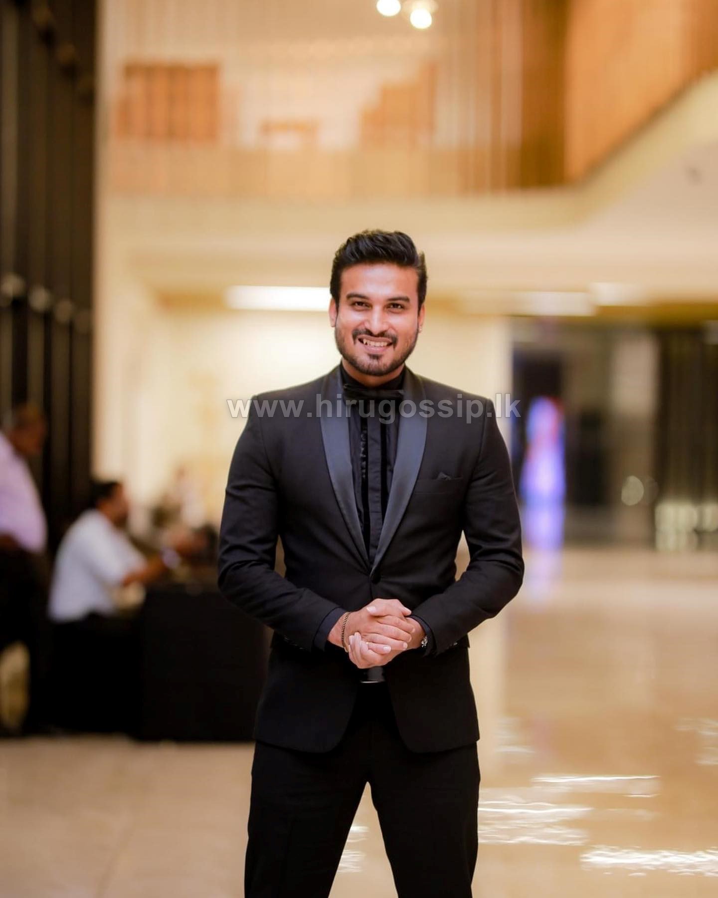 මට නම් එහෙම පර්සනල් ෆීලින්ග් එන්නෙ නෑ..” - නිළියකට ආදරේ හිතිලා නැද්ද ...