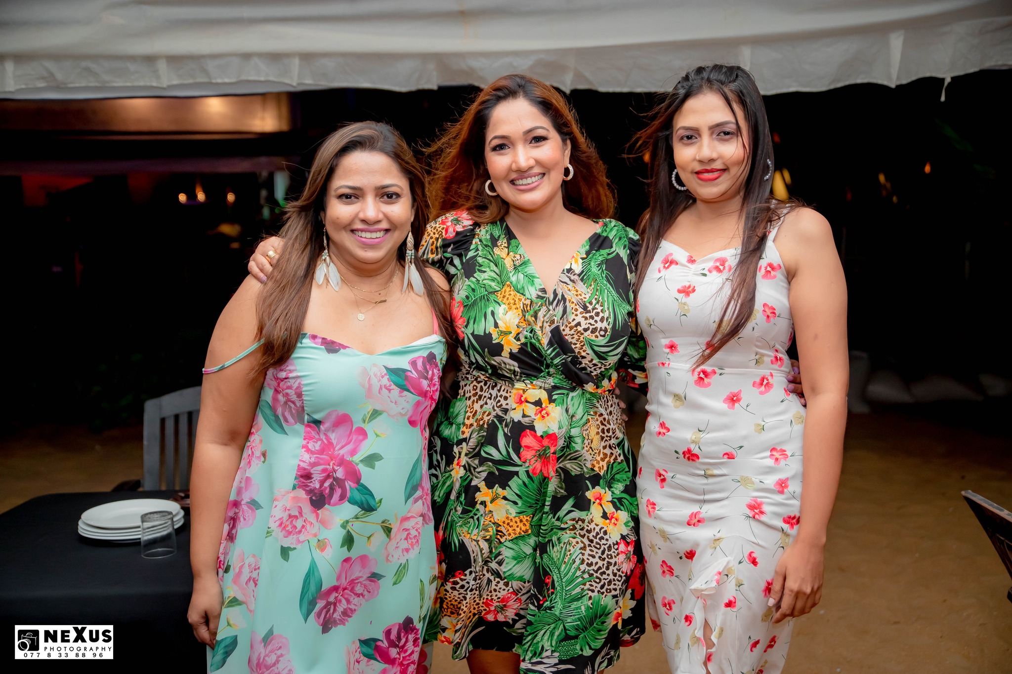 එදා කවදාටත් වඩා පියුමිව ලස්සනට පේනවා නේද...? හොඳම යාළුවෝ එක්ක පියුමි ...