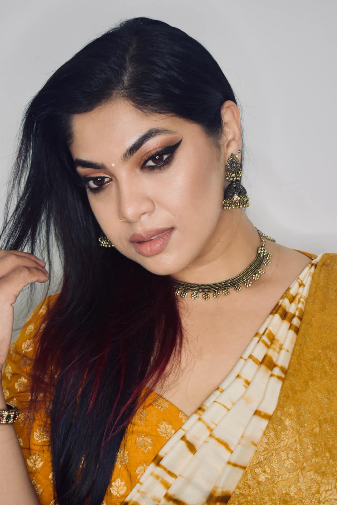 නොදැනෙනා දුරක ආදරය හොයන රයිනිගේ හිතට කාටත් නොදැනීම ළං වුණේ කවුද? පාළු හිතක ආල පුරන ඇයට කියවෙන ගී ...