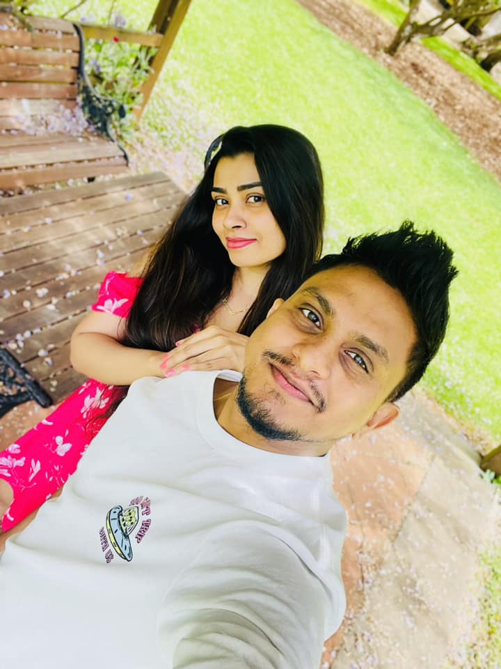 "ආවා ආවා ආවා මගේ රටට මං ආවා.. එහෙනම් ඉක්මනට හමුවෙමු.." ආයෙත් මෙහේ ආවා ...