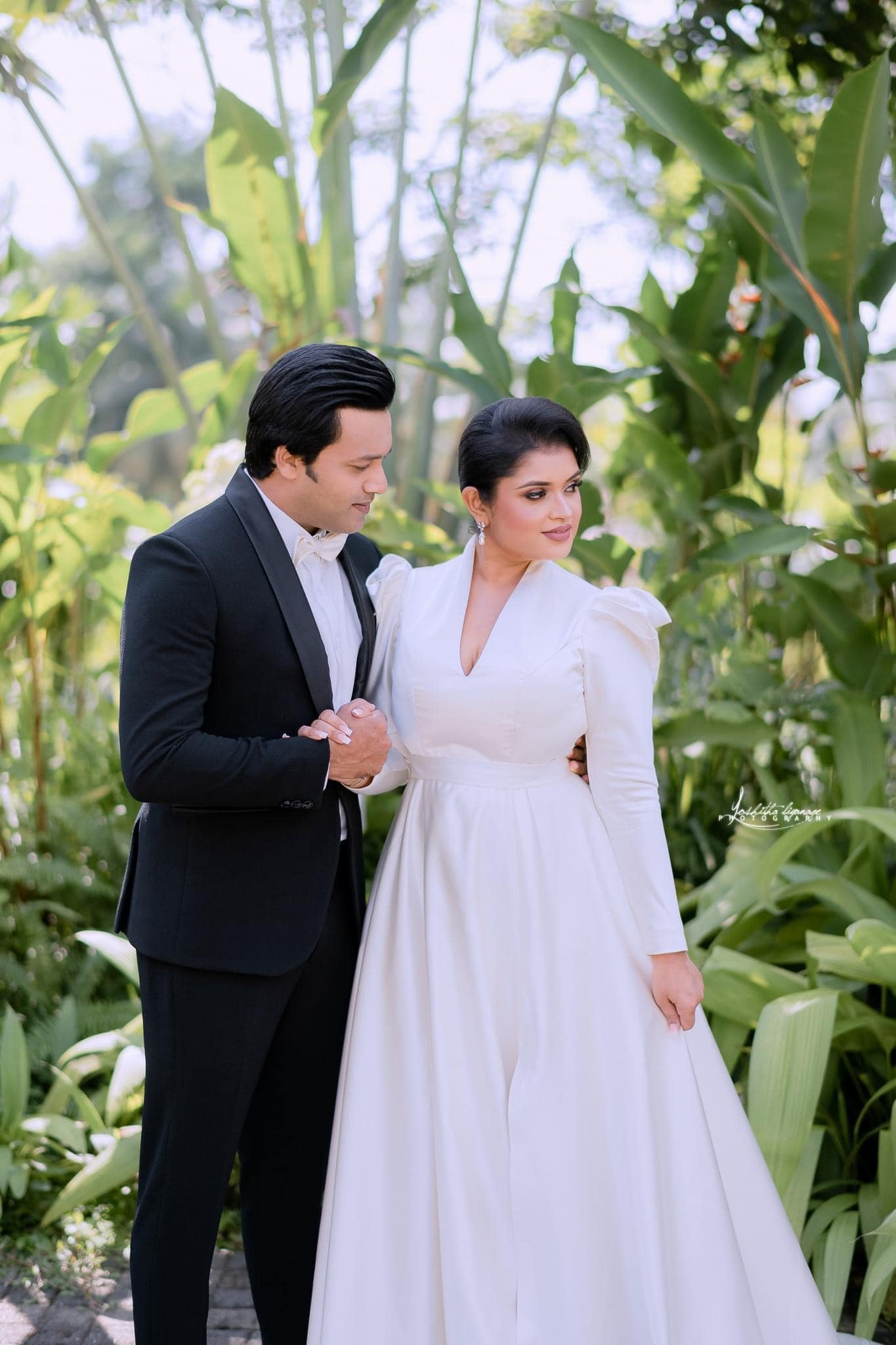 විශ්ව කොඩිකාර ආයෙත් මනාලයෙක් වෙලා.. - Vishwa Kodikara - Hiru Gossip, Lanka Gossip | Hirugossip ...