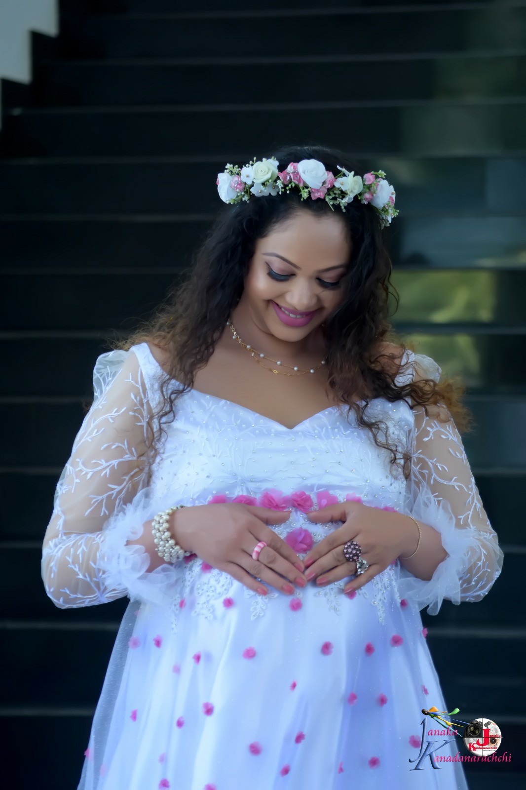 පුංචි තිරය හැඩ කරපු සුරූපී නිළි ඉරේෂා ගැන ඇසෙන අලුත්ම ආරංචිය ...