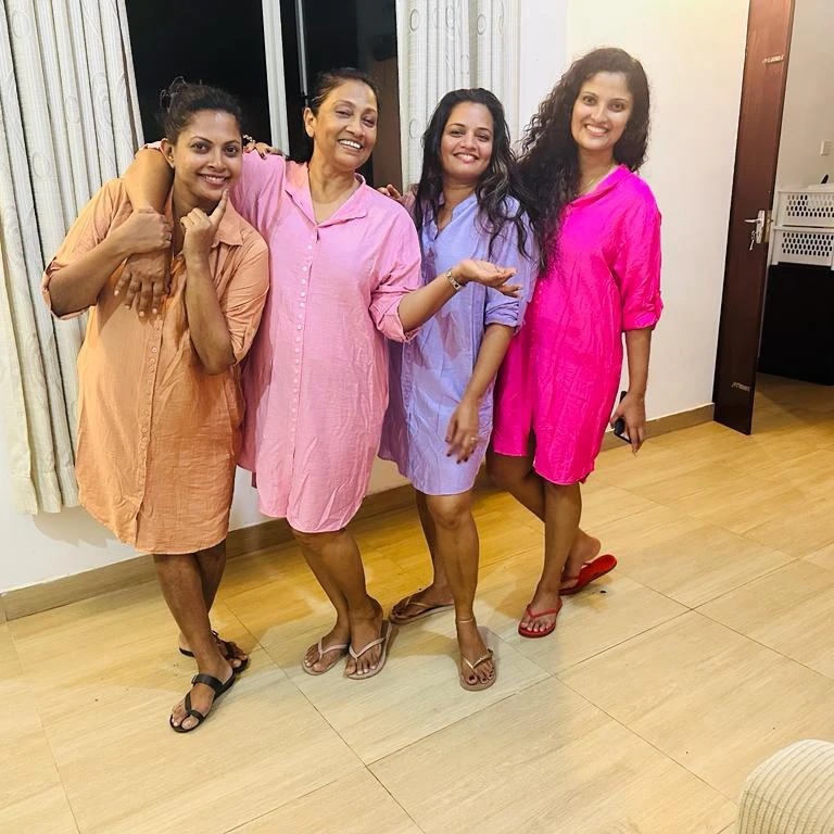 මෙහෙම දවස් හැමදාම එන්නේ නැහැ.. යාළුවෝ ඔක්කොම එකතු වෙලා මොකද්ද මේ ...