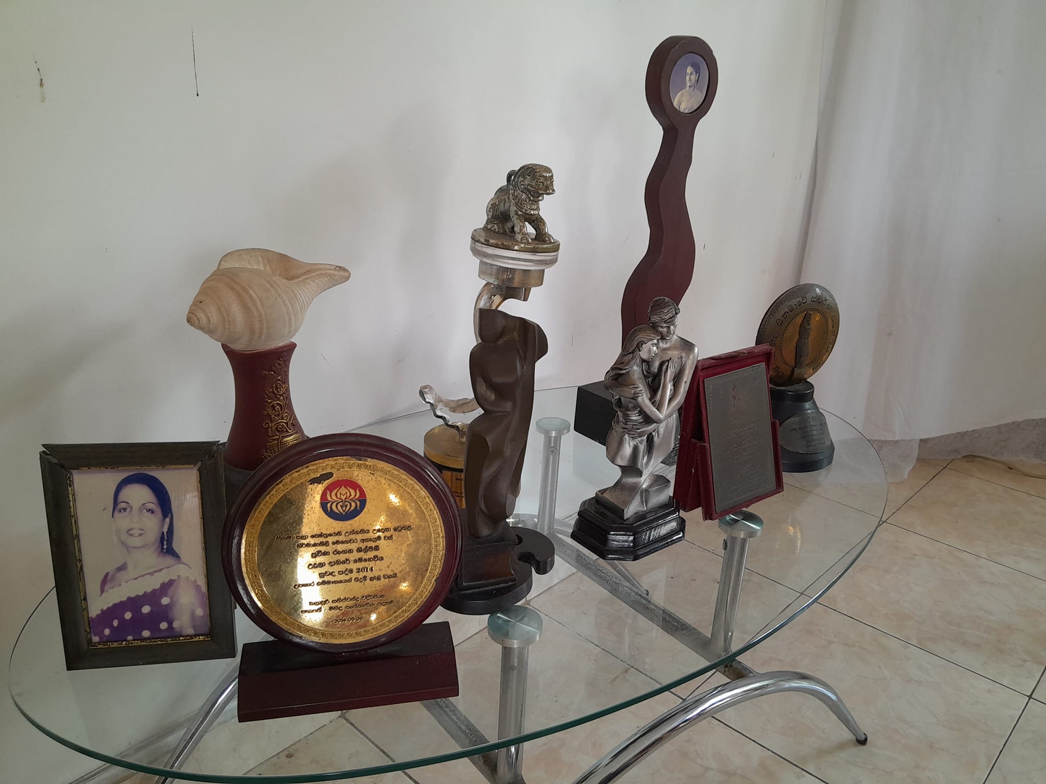 හෙළ සිනමාව රසවත් කළ ප්‍රවීණ රංගන ශිල්පිනී උදුලා දාබරේගේ අවසන් කටයුතු ...