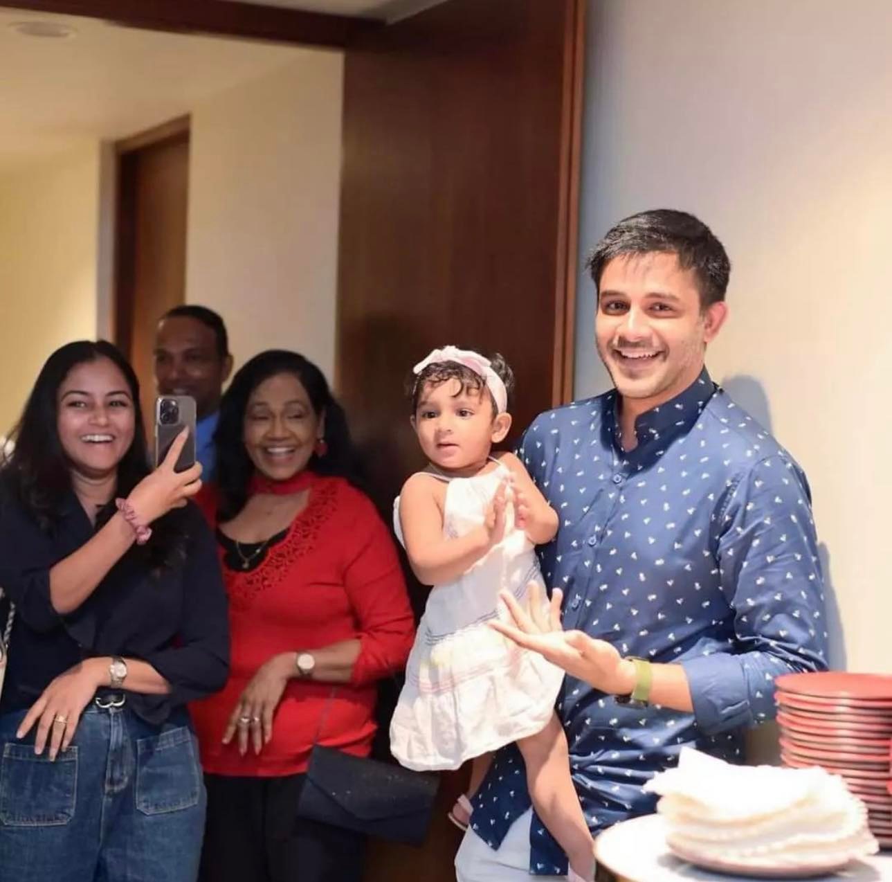ආසම කරන ස්පයිඩර් මෑන් තේමාවෙන් පවුලෙ අයයි කලා ලොවේ යාළුවොයි එක්ක සාරංග ...