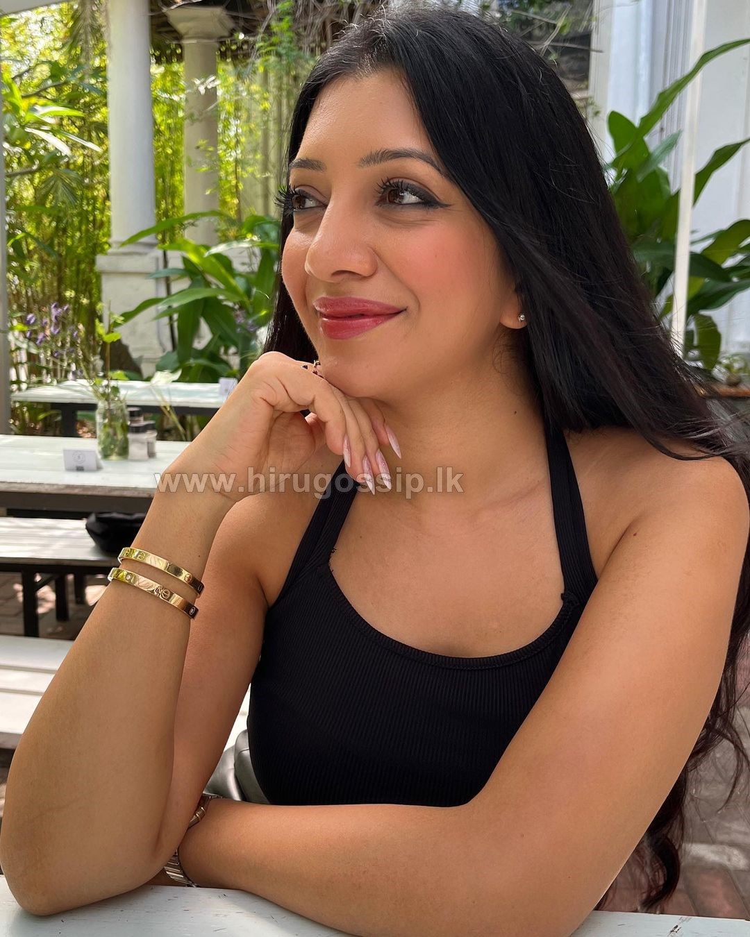 හොරෙන් සිගරැට් බොන ගෑනූ ළමයි පබ්ලික් තැනක බොන්න බයයි.. මට මගේ පුද්ගලිකත්වය නැතිවුණා. දැන් නම් ...