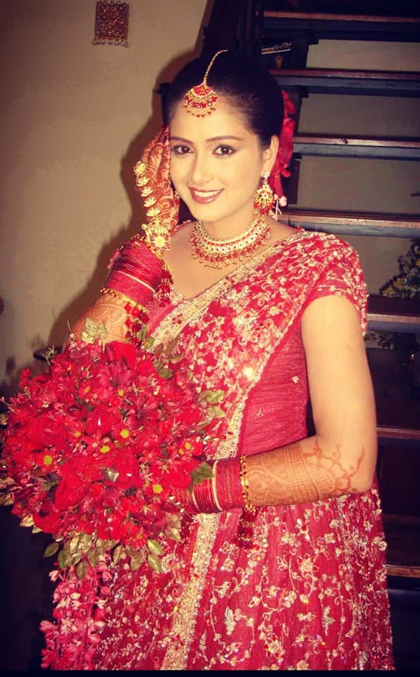 ලොකු දෝණි ලැබෙන්න උන්නු කාලෙ, සුන්දර අශිකා හින්දු මනාලියක් වුණු අපූරුව ...