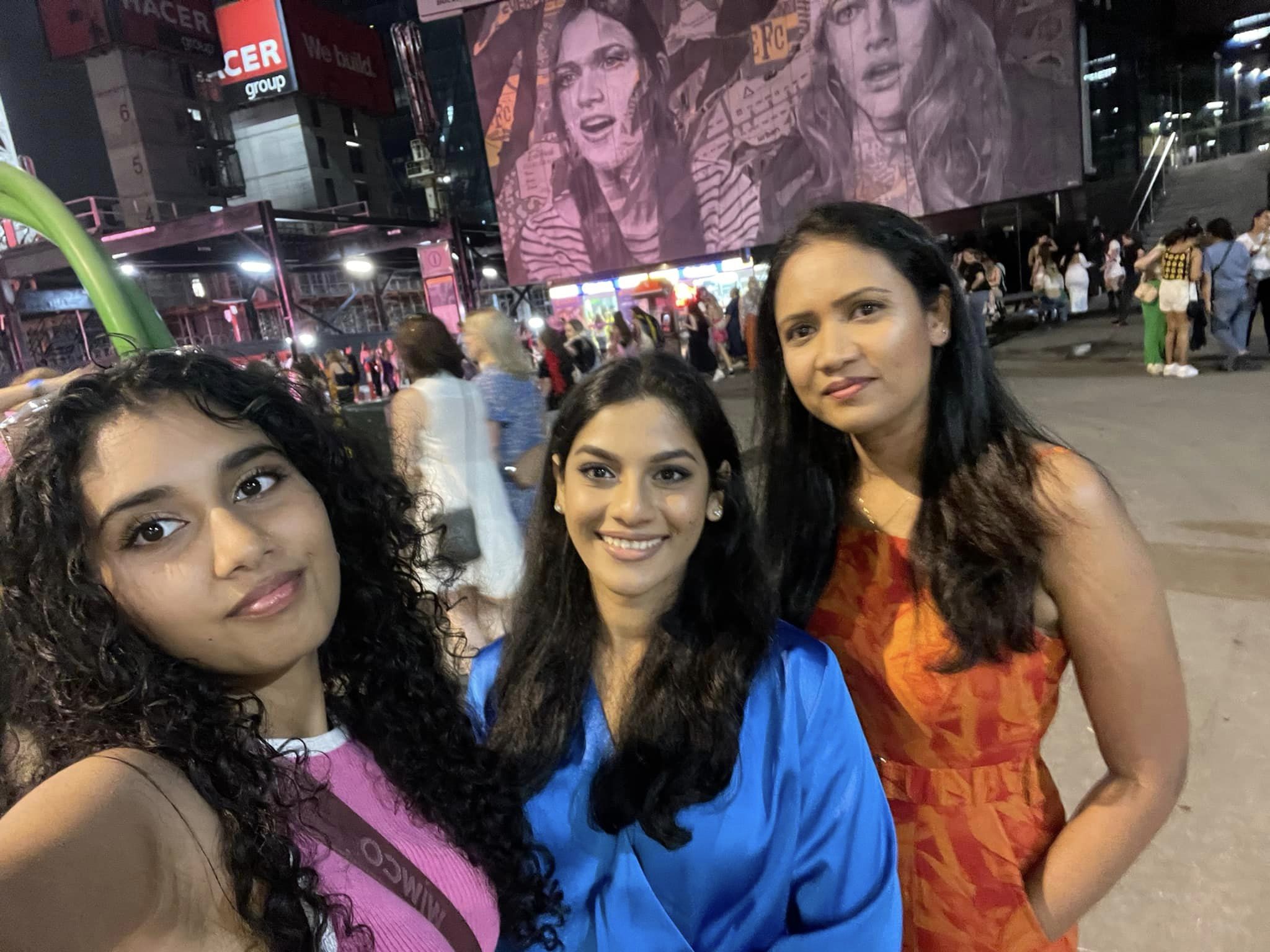 කාලෙකට පස්සෙ අක්කලා නංගිලා මුණගැහිලා... කැන්ගරු දේශයේදී මුණගැහුණු, ශ් ...