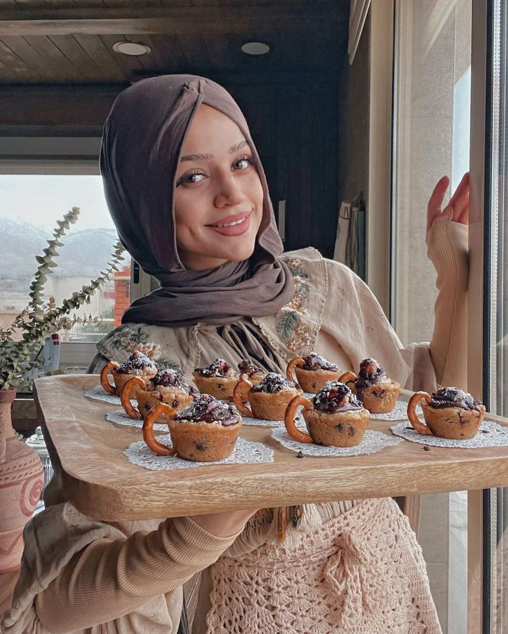 ලංකාවේ කෑමක් තාලෙට හදලා සිංහ කොඩිය ගහපු ටික්ටොක් එකේ හැමෝම කතා කරන අරාබි කෙල්ල... - Abir El ...