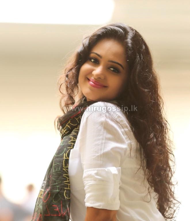 අනේ අක්කේ ඉක්මණින් සනීප වෙන්න !” - පුංචි රූපපෙට්ටියේ රෝස පාට බෝනික්කිව ...