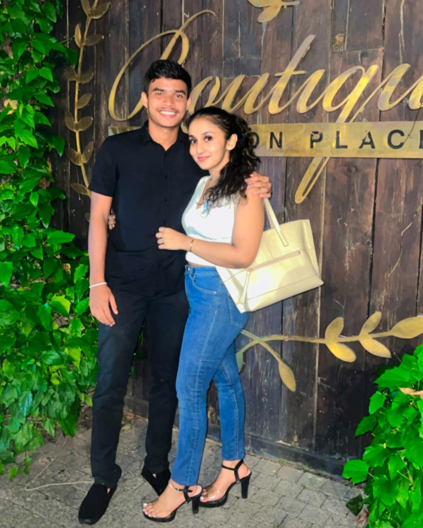 "සෑම දෙයකදීම සෑම විටම, මා සමඟ සිටීම ගැන ඔබට ස්තූතියි ! " දුනිත්ගේ ...