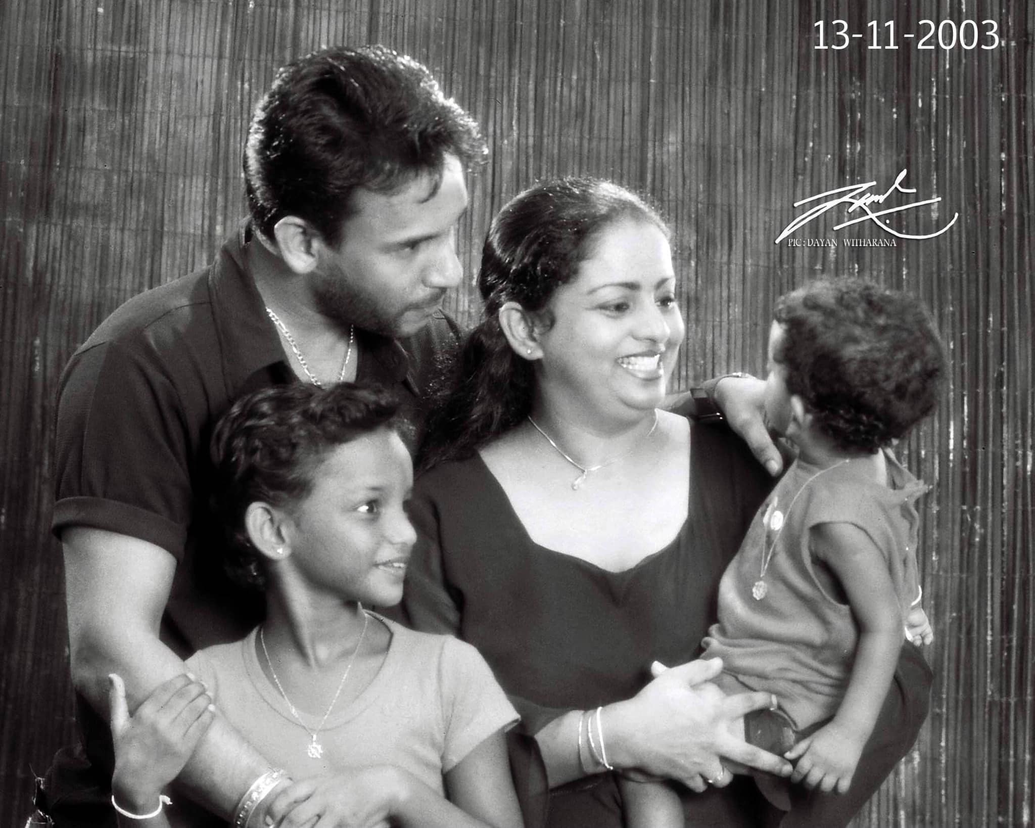 "තාරුකා පෙලෙන් එහා සේද නිල් ගුවන්තලේ..." සමිතා මුදුන්කොටුවගේ සහ අතුල ...