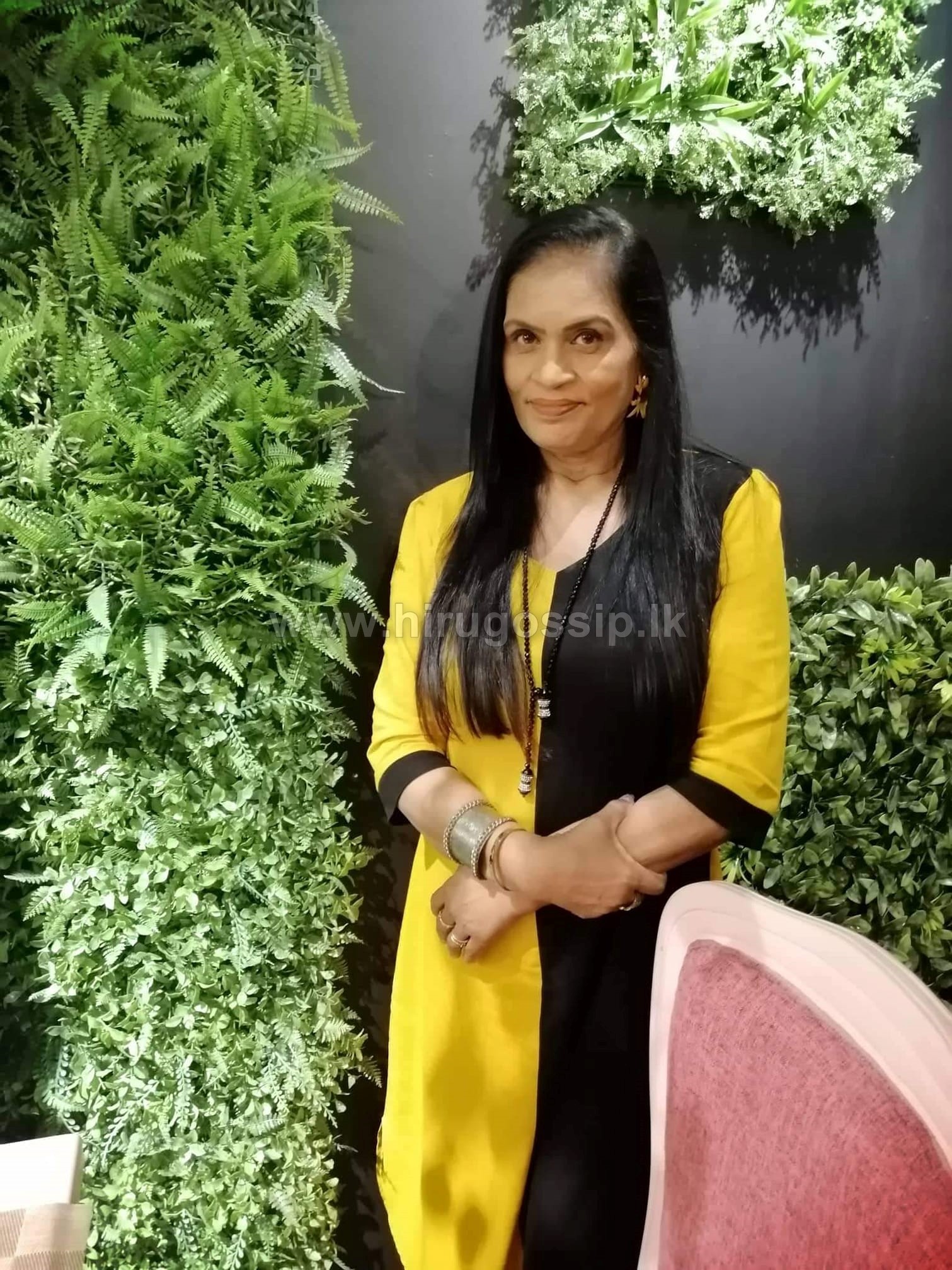 තාත්තා මන්නයක් අරන් කුඩම්මා අතට දුන්නා, දීලා කිව්වා. එක සැරේ - - කරපන් ...