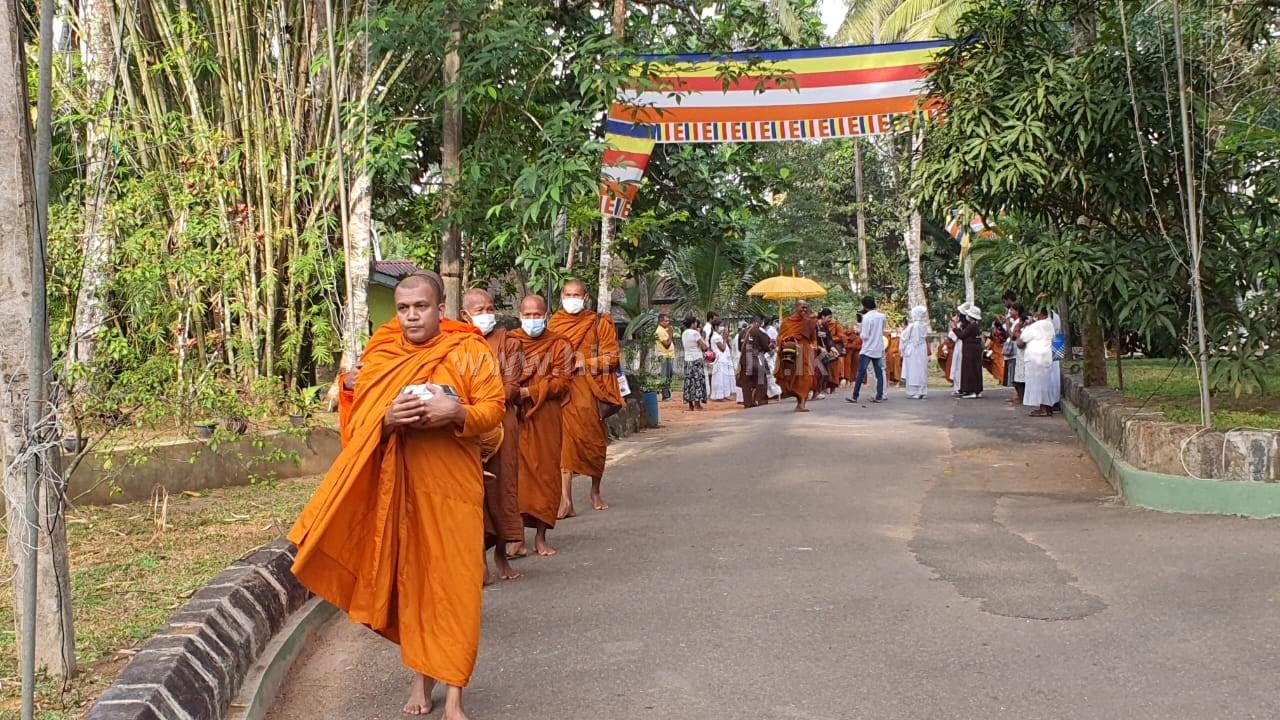 සියම් මහා නිකාය මෙරට ඇරඹී වසර 270යි ! අදින් ඇරඹුණු භික්ෂූන් වහන්සේලා ...