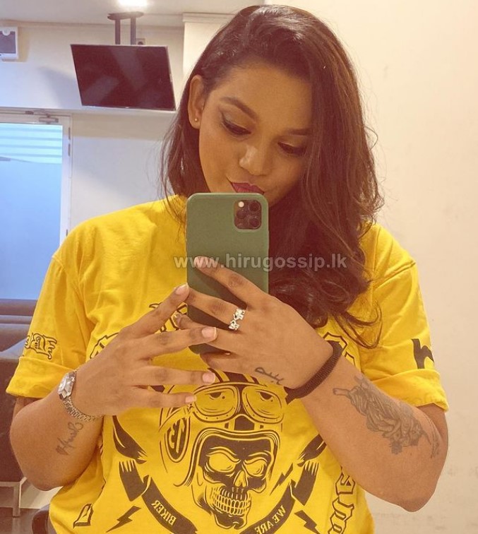 මට වටිනම කෙනා, එයා ගුවන්තොටුපළේ.. මම හිත ඇතුළෙන් අඬනවා!” - අතුල අධිකාරි ...
