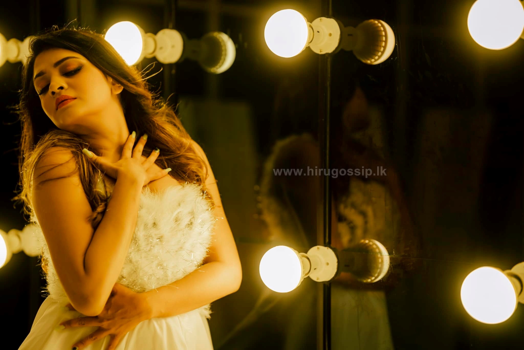 මුලින්ම හිත ගියේ පෙනුමට.. බොරු කියන්න ඕනෙ නෑ.. එයා මගේ ආදරේ අපා දුකක් ...