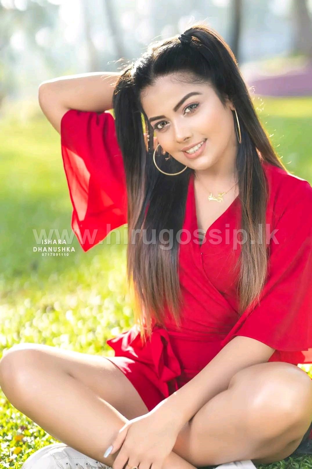 බලන්නකෝ ! ඒ දෙන්නාම එක වගේද කියලා ?” - රශ්මිකා වගේමයි කියලා ලංකාවේ කොල්ලො පිස්සු වට්ටපු ඒ ලස්සන ...