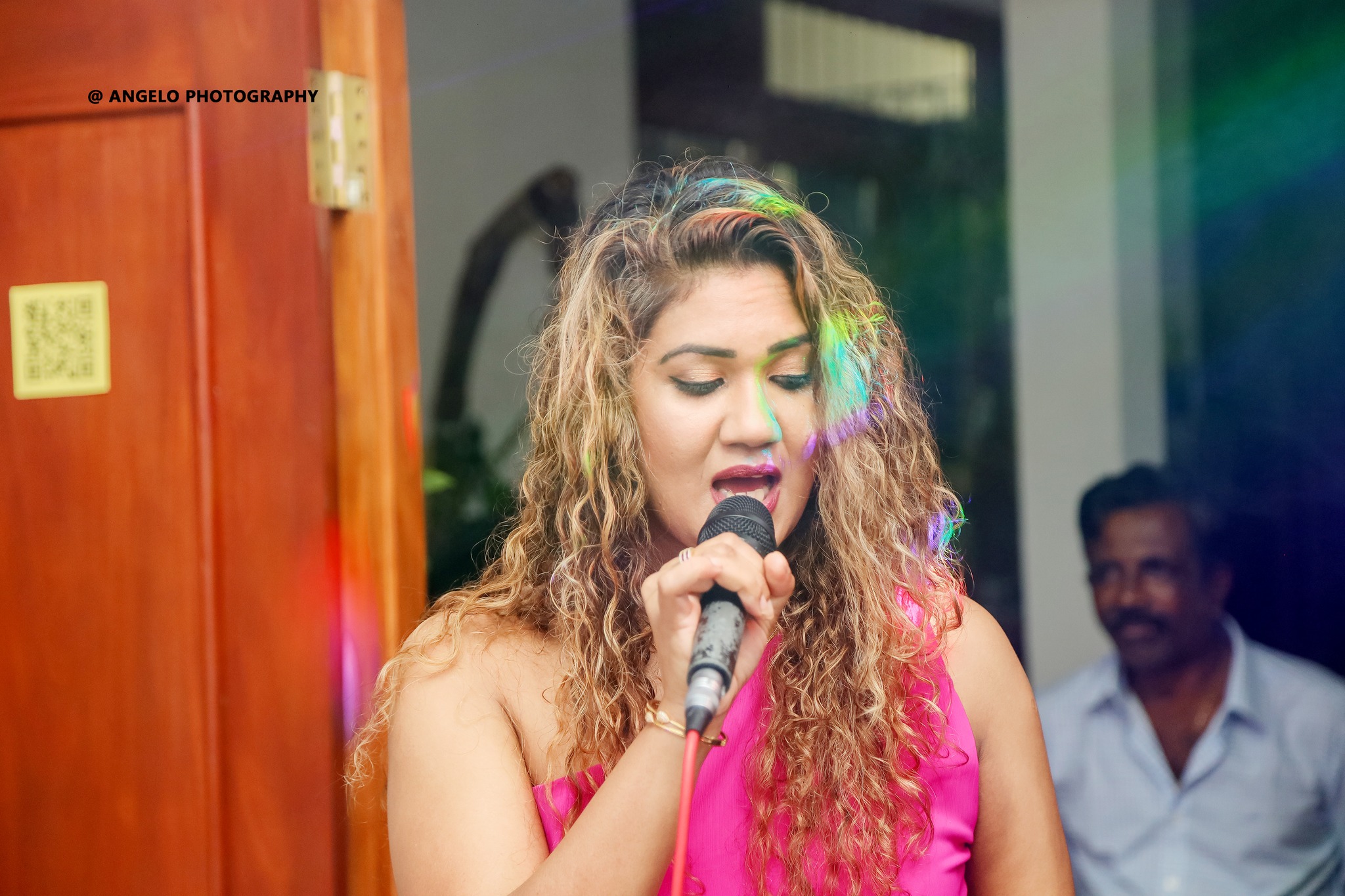 කලා තරු රැසක් පිරිවරාගෙන, සොඳුරු කැදැල්ලට එන්න ඉන්න පුංචි අමුත්තා ගැන ...